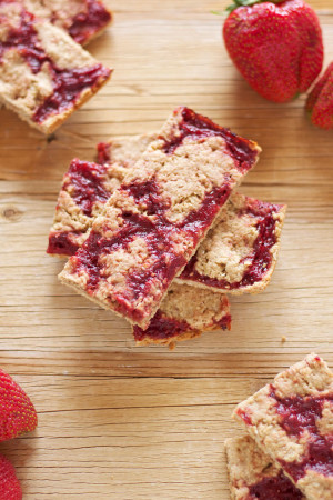 Homemade Strawberry Breakfast Bars