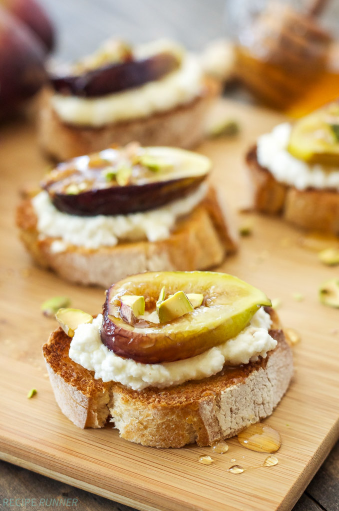 Caramelized Fig and Ricotta Crostini - Recipe Runner