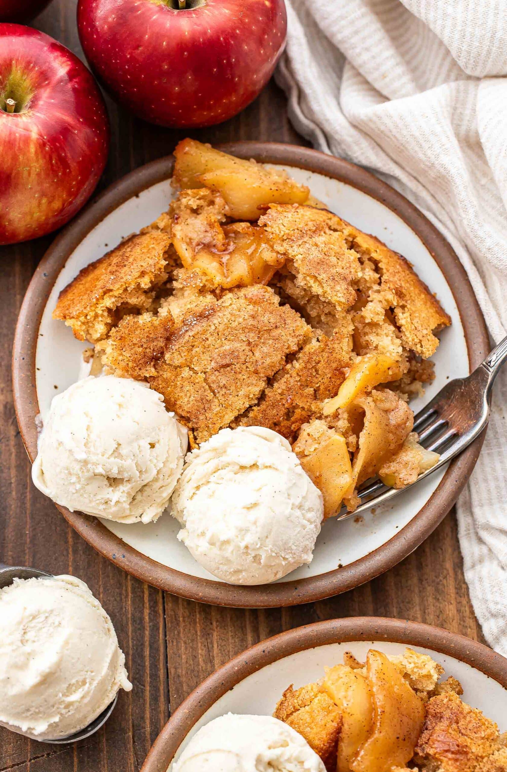 Easy Cinnamon Apple Cobbler